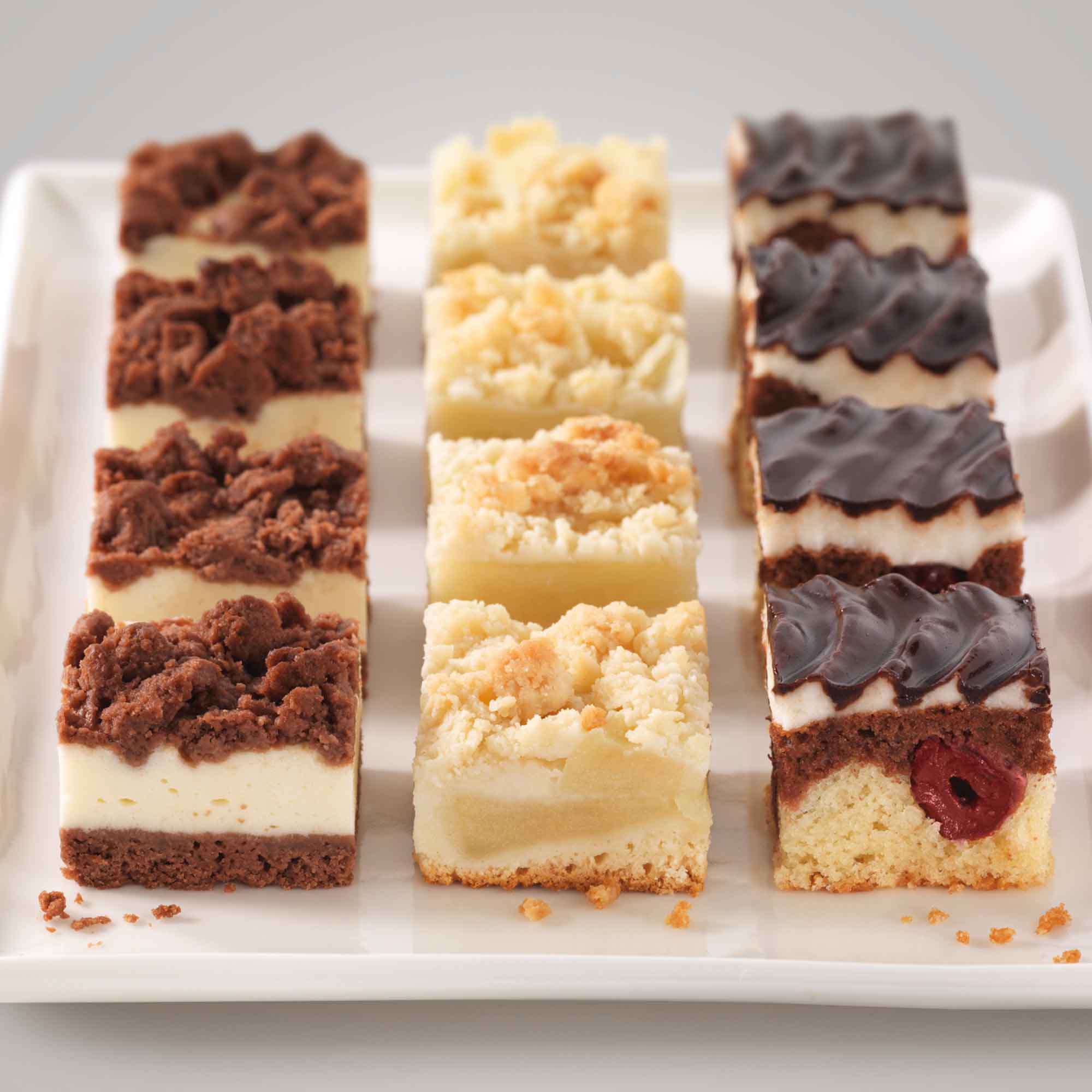 Mini prajituri asortate (3 tavi x 54 buc) 6.05kg - Bocado