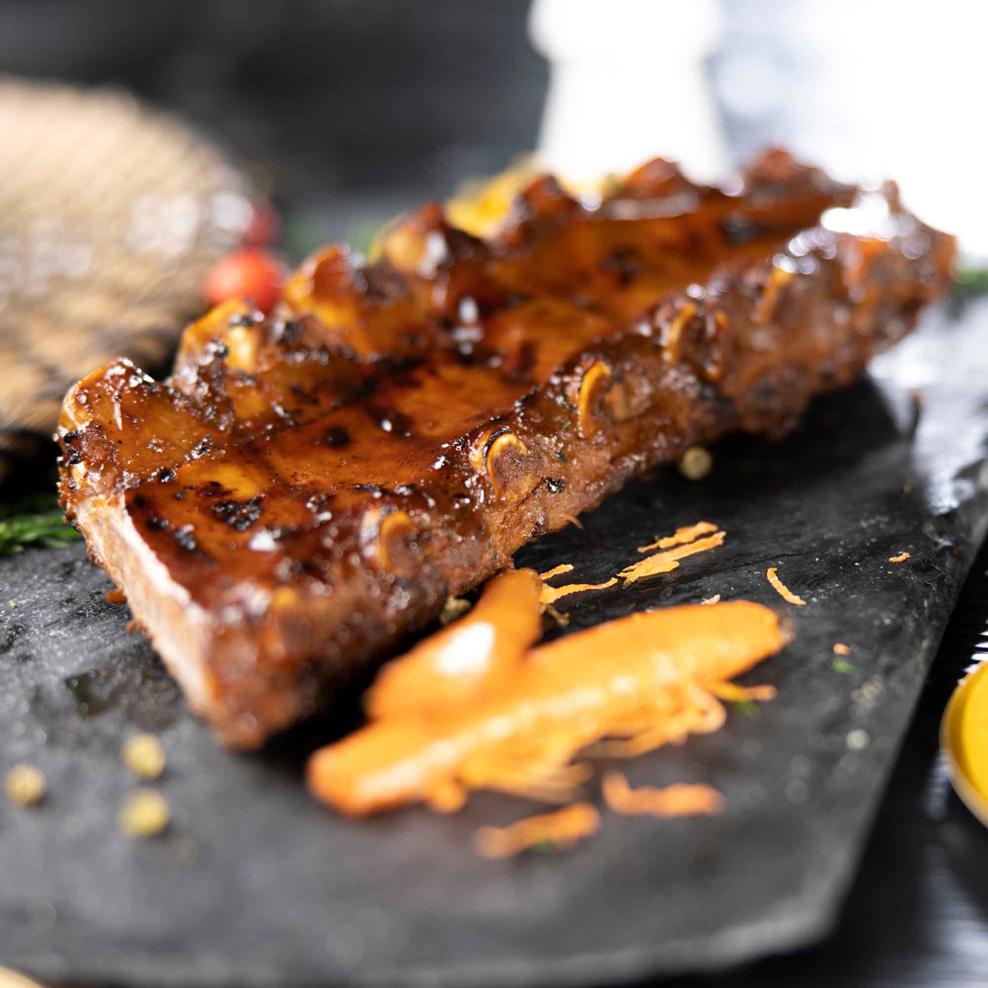 Coaste de porc marinate in sos barbeque cu miere, gatite lent 750g - Bocado